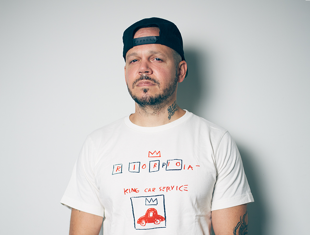 RESIDENTE – Bizarro Live Entertainment